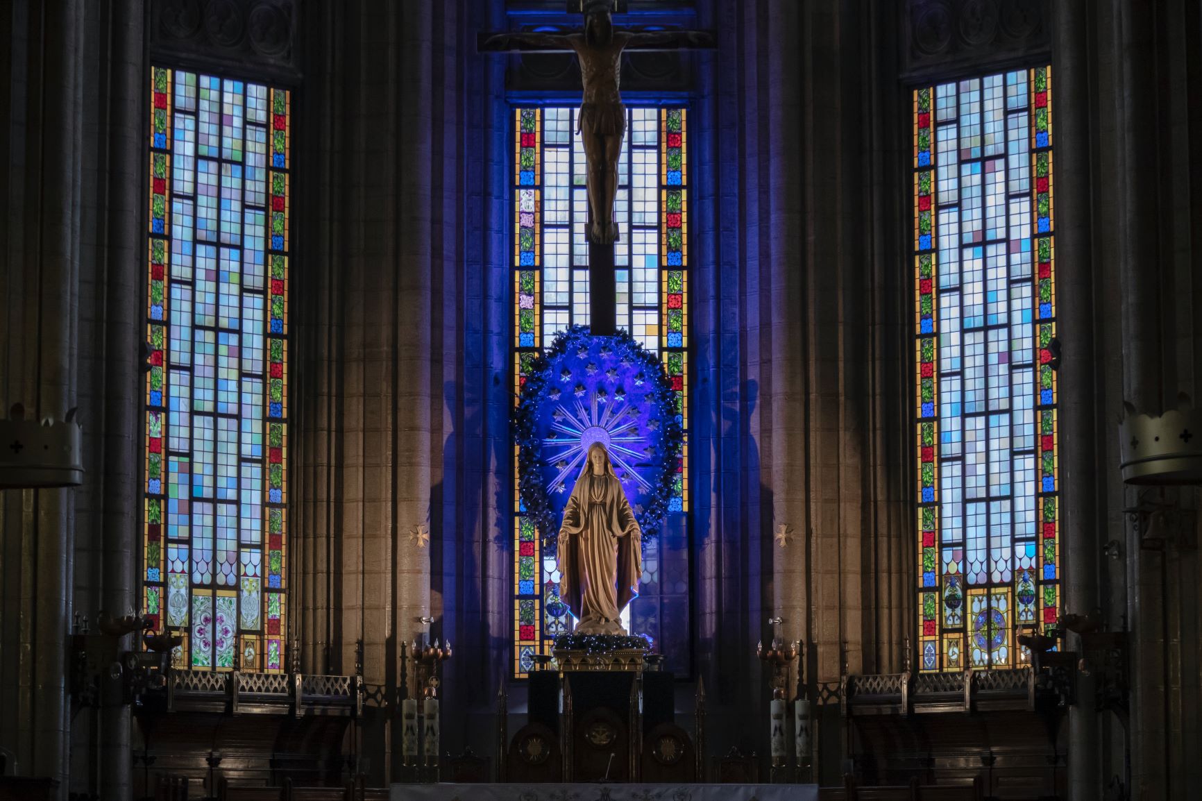 Modern Catholics: Don't Knock the Miraculous Medal! | New Oxford Review